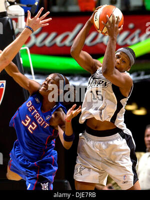 May 22, 2004; San Antonio, TX, USA; The Silver Stars' MARGO DYDEK (R ...