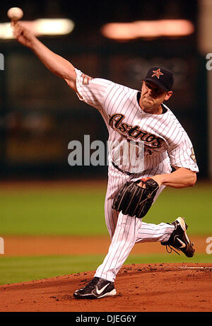 Houston Astros' Brandon Backe delivers a pitch during the first inning ...