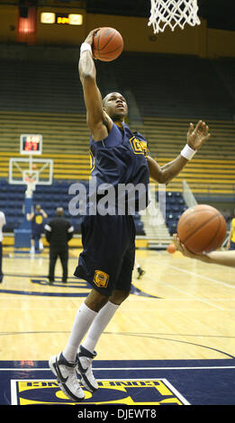 Haas Pavilion Berkeley Calif, USA. 26th Feb, 2025. USA California guard ...