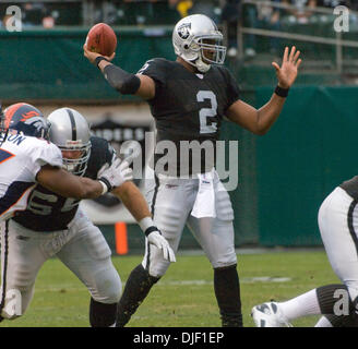Oakland Raiders Quarterback JaMarcus Russell (2) scrambles down the ...