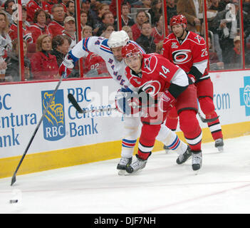 New York Rangers' Jason Strudwick, right, fights with Philadelphia ...