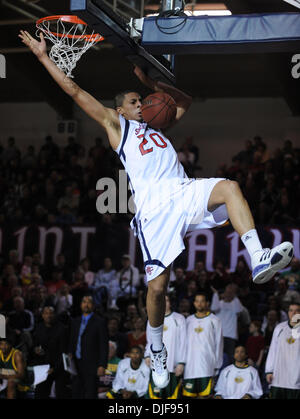 St. Mary's Gaels' Diamon Simpson, #20, reaches to save a bad pass ...