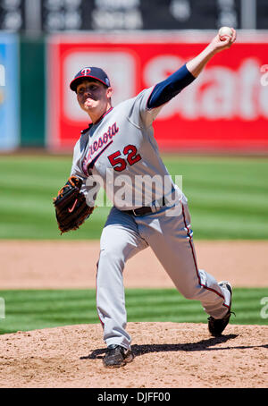 June 6, 2010: Minnesota Twins relief pitcher Ron Mahay (32) in action ...