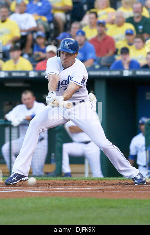 15 June 2010: Kansas City Royals left fielder Scott Podsednik (22 ...