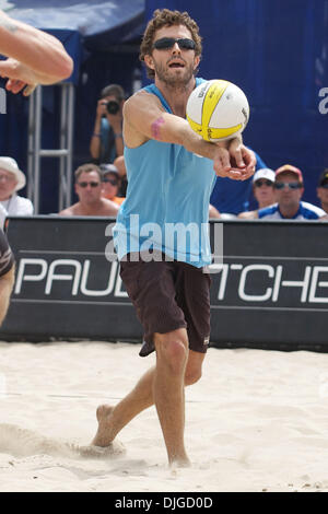 John Mayer during the men's final match of the AVP Nivea Pro Beach ...