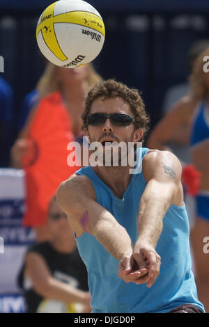 John Mayer during the men's final match of the AVP Nivea Pro Beach ...