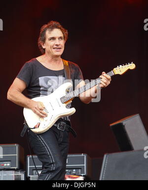 Ian Moss of Cold Chisel performing live on the final night of their UK ...