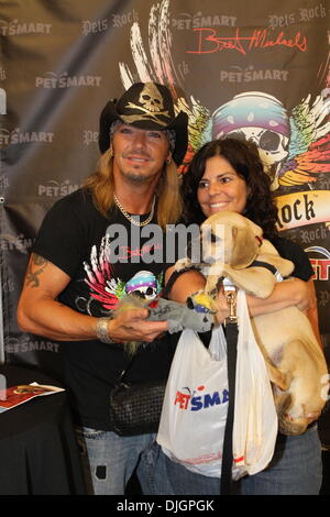 Bret Michaels' meet and greet at the Farmingdale PetSmart store New ...