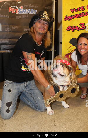 Bret Michaels' meet and greet at the Farmingdale PetSmart store New ...