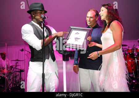 Ne-Yo, Bill Nuti and Michelle Nuti 1st Annual Compound Foundation ...