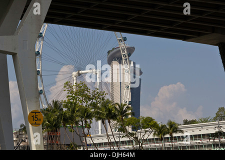 Span of the Benjamin Sheares Bridge and the Singapore Flyer, with the ...