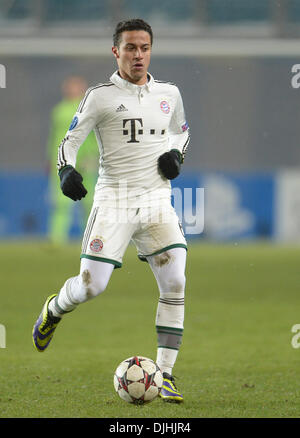 Moscow, Russia. 27th Nov, 2013. Munich's Thiago runs with the ball ...