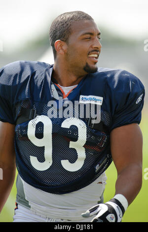 Chicago Bears defensive tackle John Jenkins (90) wears an "Stop Hate ...