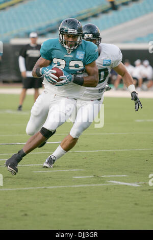 Jacksonville Jaguars running back Rashad Jennings (23), center, runs ...