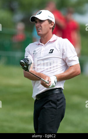 August 8, 2010: Professional golfer CHARLES WARREN hits out of a bunker ...