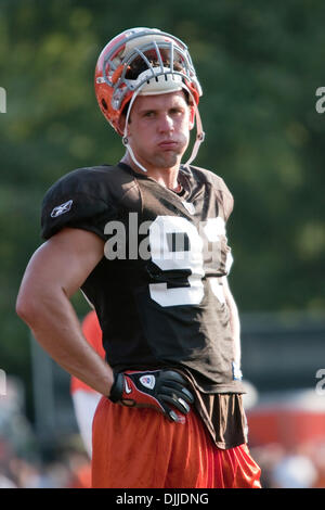 Cleveland Browns linebacker Jason Trusnik (93) celebrates his fumble ...