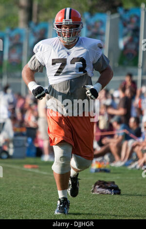 Cleveland Browns offensive lineman Joe Thomas (73) participates in an ...