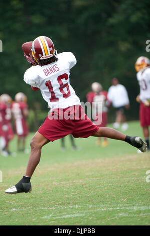 Washington Redskins wide receiver, Brandon Banks, poses with U.S. Army ...