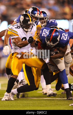New York Giants free safety Logan Ryan warms-up wearing special cleats ...