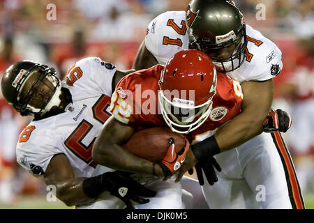 Tampa Bay Buccaneers linebacker Alex Anzalone (34) works against ...