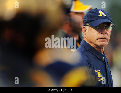 St. Thomas Aquinas head coach Roger Harriott watches his team warm up ...