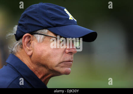 St. Thomas Aquinas head coach Roger Harriott, hugs NFL Academy head ...