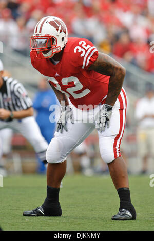 Wisconsin running back John Clay #32 scores during first half action in ...