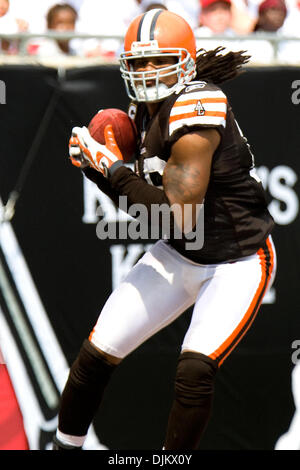 Cleveland Browns wide receiver Anthony Schwartz (10) warms up before an ...
