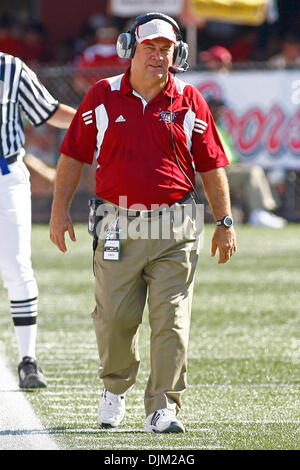 Troy head coach Larry Blakeney gestures to his players during the ...