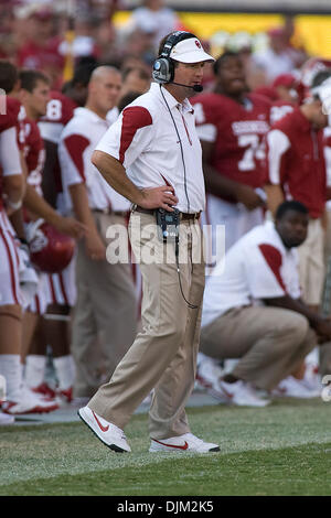Oklahoma head coach Bob Stoops, right, greets quarterback Trevor Knight ...