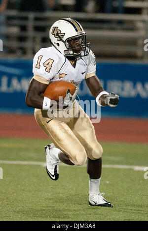 Central Florida receiver Quincy McDuffie, right, loses control of a ...