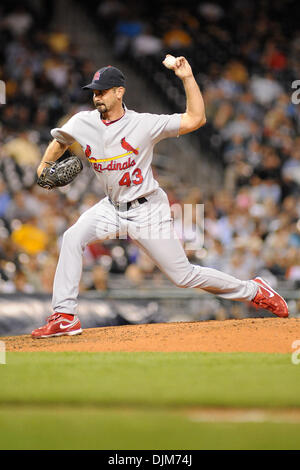 St. Louis Cardinals relief pitcher Matt Svanson throws against the ...