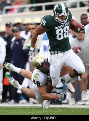 Michigan State Spartans tight end Josiah Price (82) catches a pass for ...