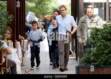 Simon Baker with his sons Claude Blue Baker and Harry Friday Baker ...