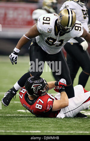 Atlanta Falcons tight end Justin Peelle (87) runs for yardage in the ...