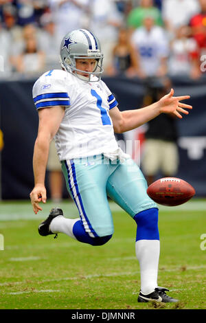 Dallas Cowboys punter Mat McBriar (1) holds the ball for place kicker ...