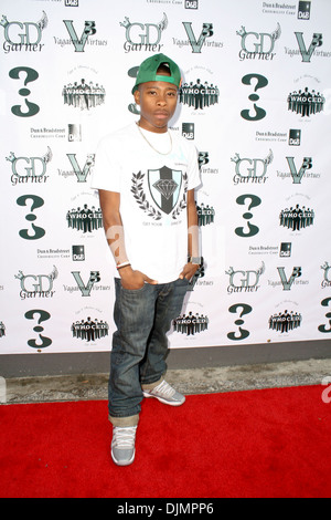Carlon Jeffrey attend Vagabond Virtues Art Exhibit held at Voda Spa ...