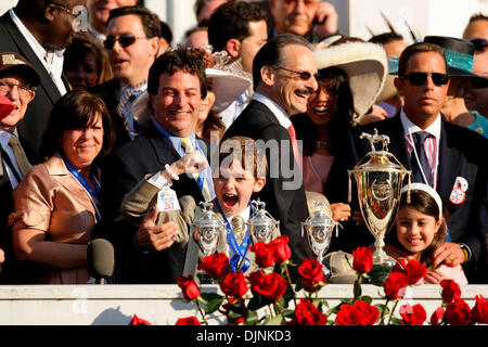 Paul Pompa, Jr. (center) celebrated with Co-CEO of IEAH Stables Richard ...