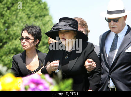 Apr. 15, 2010 - Mclemoresville, TN, U.S. - 15 April 10 (kpdixie7) BY ...