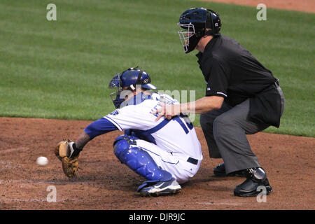Kansas City Royals catcher Jason Kendall (18) connects on a single in ...