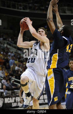Butler forward Gordon Hayward (20) drives against Detroit forward Chris ...