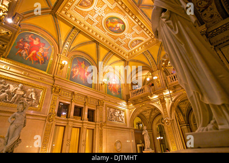 Interior of Vienna State Opera House. Architectural design and interior ...