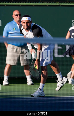 Marcos BAGHDATIS (CYP) prepares to serve against Roger FEDERER (SUI) at ...