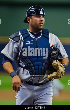 Detroit Tigers catcher Gerald Laird tags out St. Louis Cardinals first ...