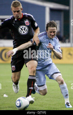 DC United forward Danny Allsopp (#9) races Colorado Rapids defender ...