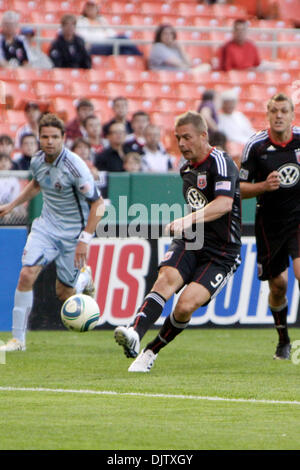 DC United forward Danny Allsopp (#9) races Colorado Rapids defender ...