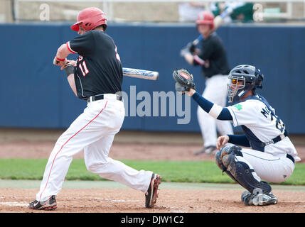 Notre Dame Fighting Irish catcher Joe Hudson #4 throws to second during ...