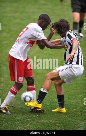 Juventus FC forward Amauri (11) and Red Bulls defender Chris Albright ...