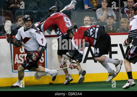 Philadelphia WIngs defenseman Kyle Sweeney (7) and Calgary Roughnecks ...