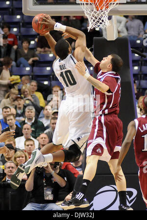 Michigan State's forward Delvon Roe (10) pulls down the rebound in ...
